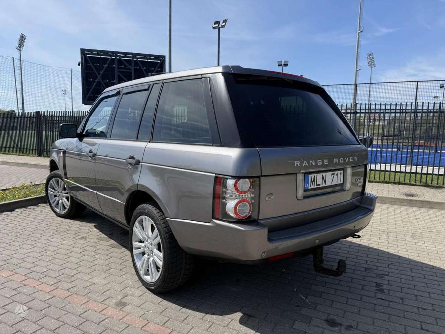 Pelēks Land Rover Range Rover 2010 Jonava, ar dzinēja tilpumu 3.60 L un nobraukumu 320 tūkst. km par 8650 €, foto 33 vietnē AUTOMOTO.COM.LV