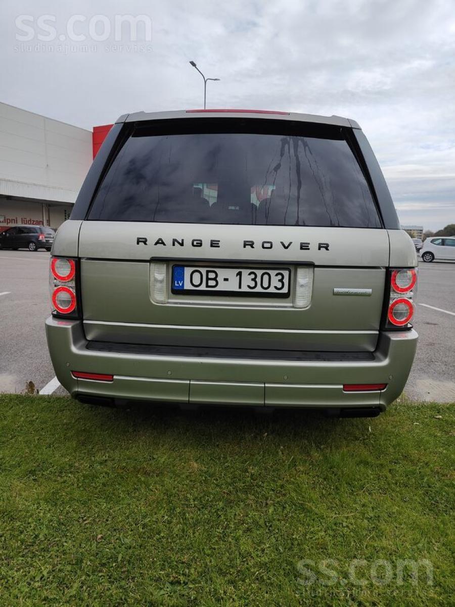Pelēks Land Rover Range Rover 2011 Valmiera, ar dzinēja tilpumu 4.40 L un nobraukumu 256 tūkst. km par 13500 €, foto 3 vietnē AUTOMOTO.COM.LV