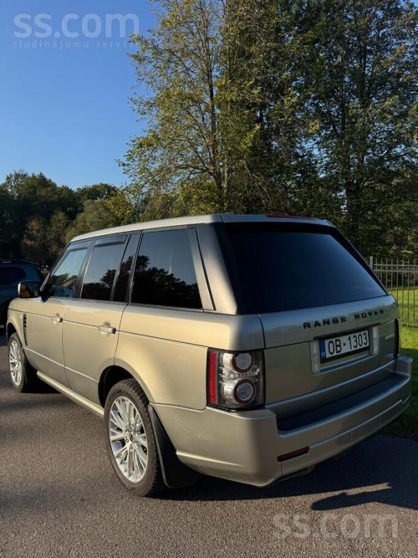 Pelēks Land Rover Range Rover 2011 Valmiera, ar dzinēja tilpumu 4.40 L un nobraukumu 256 tūkst. km par 13500 €, foto 6 vietnē AUTOMOTO.COM.LV