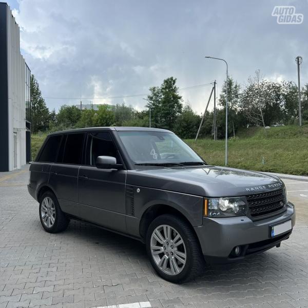 Pelēks Land Rover Range Rover 2011 Viļņa, ar dzinēja tilpumu 4.40 L un nobraukumu 304 tūkst. km par 9200 €, foto 2 vietnē AUTOMOTO.COM.LV