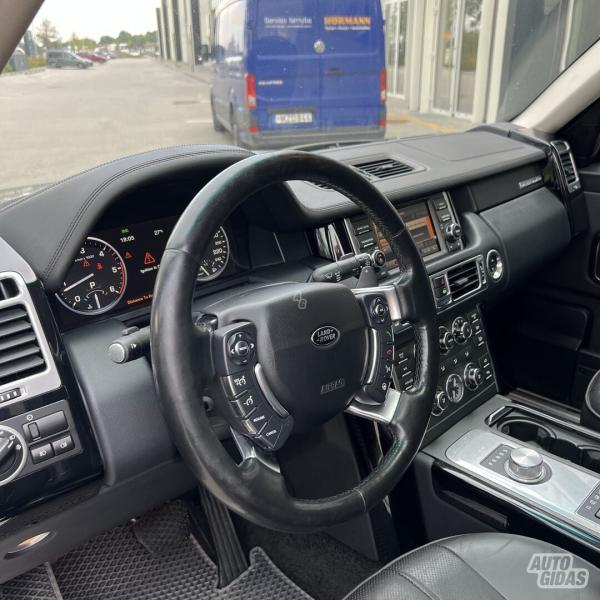 Pelēks Land Rover Range Rover 2011 Viļņa, ar dzinēja tilpumu 4.40 L un nobraukumu 304 tūkst. km par 9200 €, foto 6 vietnē AUTOMOTO.COM.LV