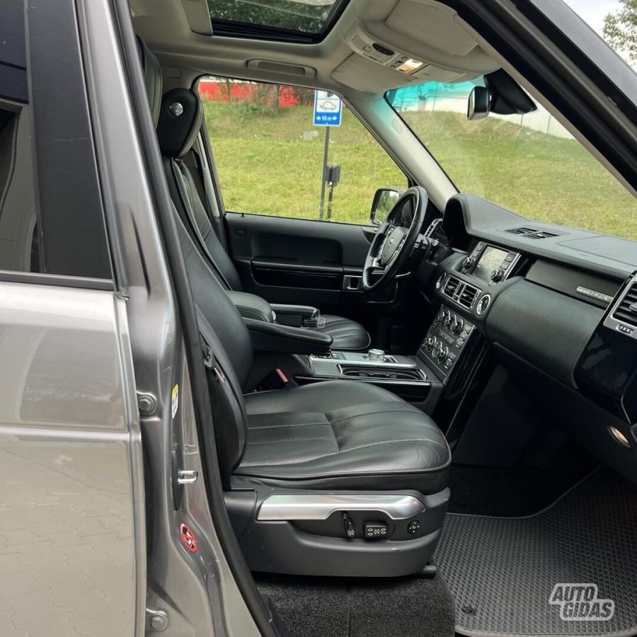 Pelēks Land Rover Range Rover 2011 Viļņa, ar dzinēja tilpumu 4.40 L un nobraukumu 304 tūkst. km par 9200 €, foto 12 vietnē AUTOMOTO.COM.LV