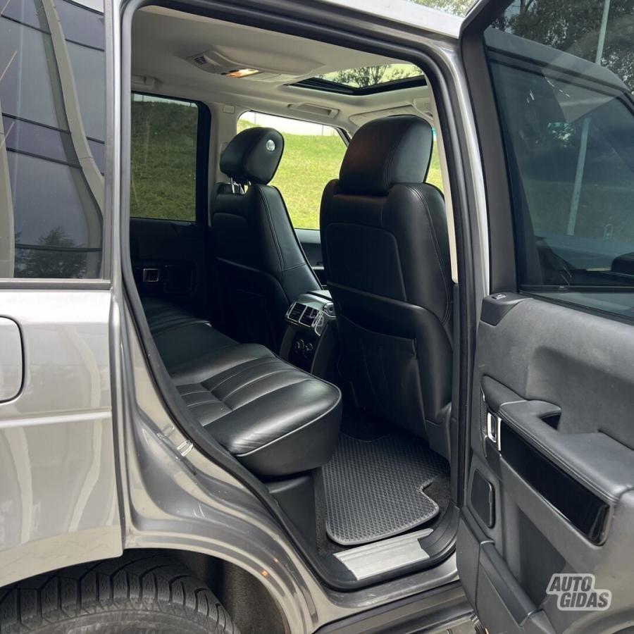 Pelēks Land Rover Range Rover 2011 Viļņa, ar dzinēja tilpumu 4.40 L un nobraukumu 304 tūkst. km par 9200 €, foto 13 vietnē AUTOMOTO.COM.LV