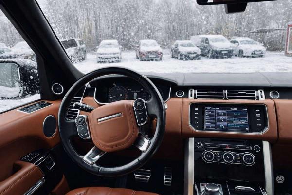 Pelēks Land Rover Range Rover 2013 Viļņa, ar dzinēja tilpumu 4.37 L un nobraukumu 235 tūkst. km par 23850 €, foto 10 vietnē AUTOMOTO.COM.LV