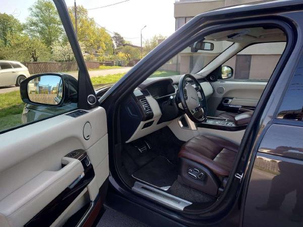 Grey Land Rover Range Rover 2013 in Tallinn, with an engine capacity of 5.00 L and mileage of 205 thousand km for 34100 €, photo 4 on AUTOMOTO.COM.LV