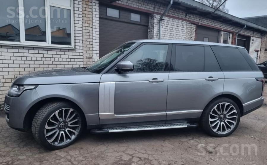 Grey Land Rover Range Rover 2013 in Riga, with an engine capacity of 3.00 L and mileage of 247 thousand km for 18800 €, photo 4 on AUTOMOTO.COM.LV