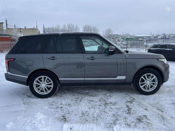Pelēks Land Rover Range Rover 2015 Tauragė, ar dzinēja tilpumu 2.99 L un nobraukumu 229 tūkst. km par 18300 €, foto 4 vietnē AUTOMOTO.COM.LV