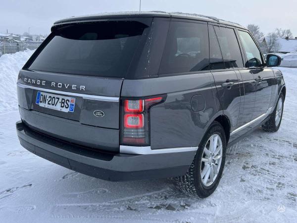 Pelēks Land Rover Range Rover 2015 Tauragė, ar dzinēja tilpumu 2.99 L un nobraukumu 229 tūkst. km par 18300 €, foto 5 vietnē AUTOMOTO.COM.LV