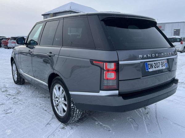 Pelēks Land Rover Range Rover 2015 Tauragė, ar dzinēja tilpumu 2.99 L un nobraukumu 229 tūkst. km par 18300 €, foto 7 vietnē AUTOMOTO.COM.LV