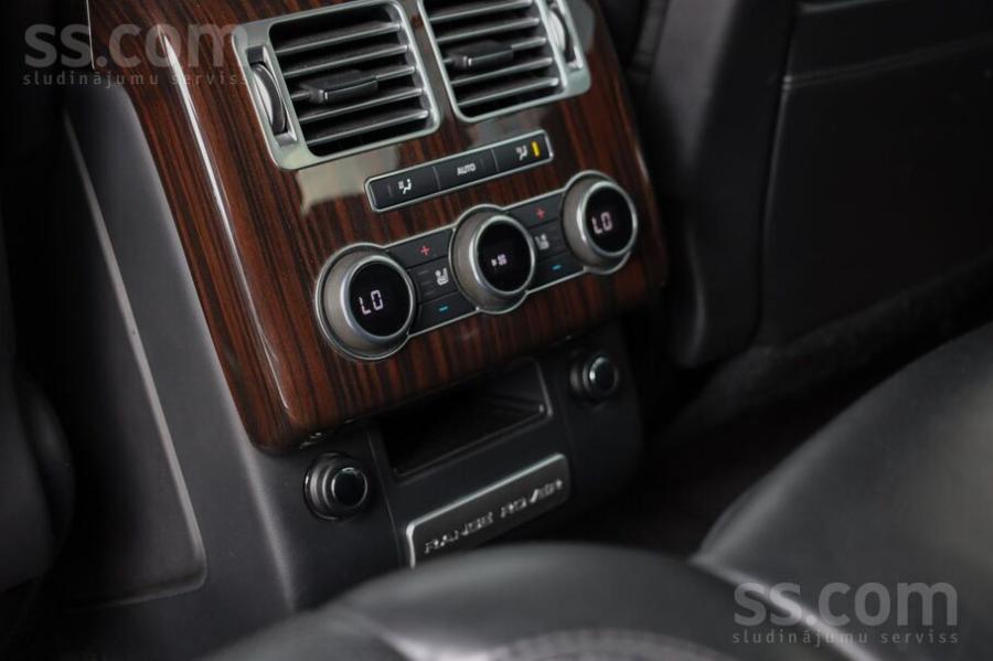 Pelēks Land Rover Range Rover 2015 Rīga, ar dzinēja tilpumu 4.40 L un nobraukumu 272 tūkst. km par 20995 €, foto 22 vietnē AUTOMOTO.COM.LV