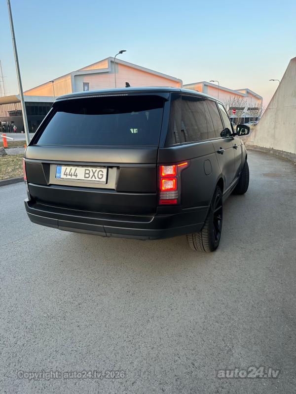 Pelēks Land Rover Range Rover 2016 Tallina, ar dzinēja tilpumu 3.00 L un nobraukumu 275 tūkst. km par 24900 €, foto 4 vietnē AUTOMOTO.COM.LV