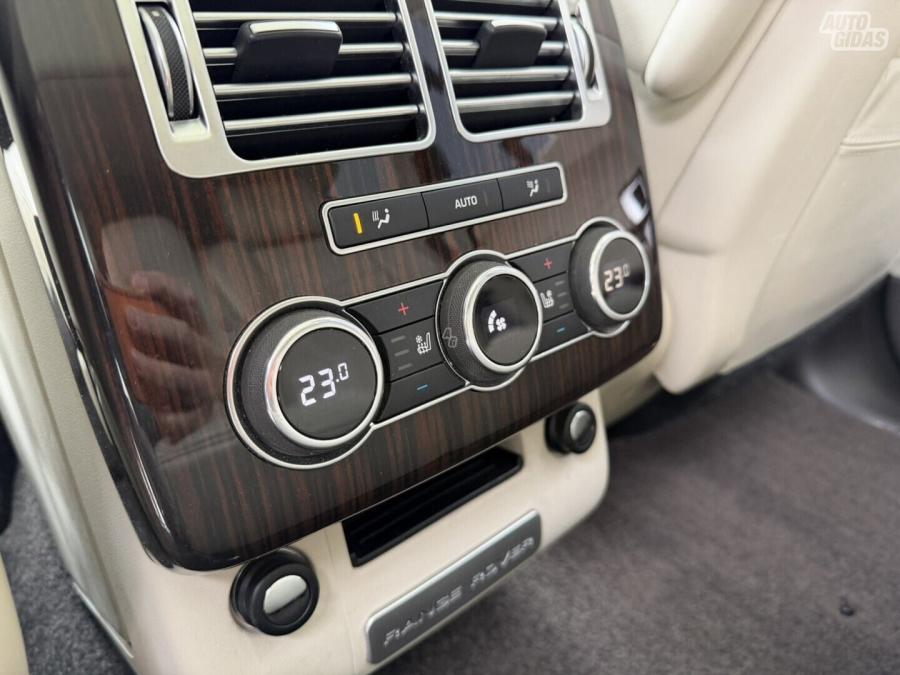 Grey Land Rover Range Rover 2016 in Siauliai, with an engine capacity of 4.40 L and mileage of 240 thousand km for 20800 €, photo 16 on AUTOMOTO.COM.LV