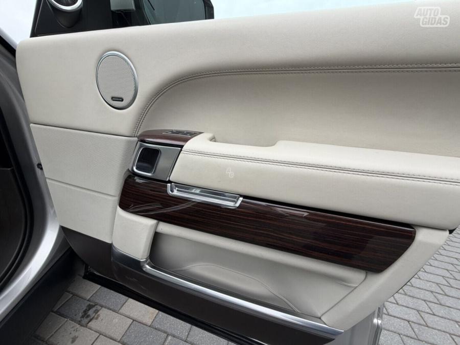 Grey Land Rover Range Rover 2016 in Siauliai, with an engine capacity of 4.40 L and mileage of 240 thousand km for 20800 €, photo 19 on AUTOMOTO.COM.LV