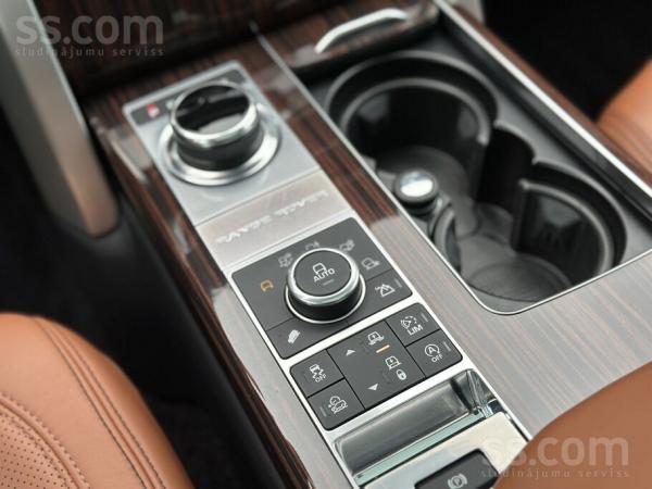 Grey Land Rover Range Rover 2017 in Riga, with an engine capacity of 3.00 L and mileage of 82 thousand km for 51900 €, photo 7 on AUTOMOTO.COM.LV