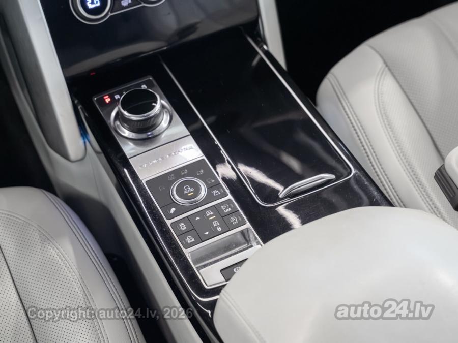 Pelēks Land Rover Range Rover 2017 Tallina, ar dzinēja tilpumu 5.00 L un nobraukumu 147 tūkst. km par 42900 €, foto 8 vietnē AUTOMOTO.COM.LV