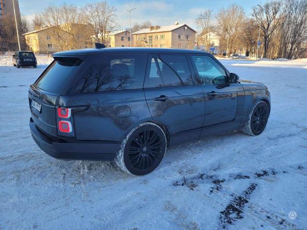 Pelēks Land Rover Range Rover 2018 Narva, ar dzinēja tilpumu 2.99 L un nobraukumu 216 tūkst. km par 37500 €, foto 3 vietnē AUTOMOTO.COM.LV