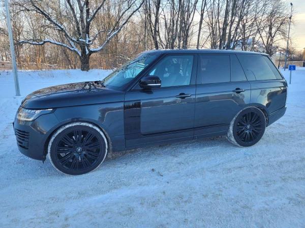 Pelēks Land Rover Range Rover 2018 Narva, ar dzinēja tilpumu 2.99 L un nobraukumu 216 tūkst. km par 37500 €, foto 5 vietnē AUTOMOTO.COM.LV