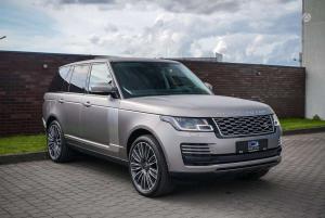 Pelēks Land Rover Range Rover 2018 Marijampole, ar dzinēja tilpumu 4.37 L un nobraukumu 235 tūkst. km par 36950 €, foto  vietnē AUTOMOTO.COM.LV