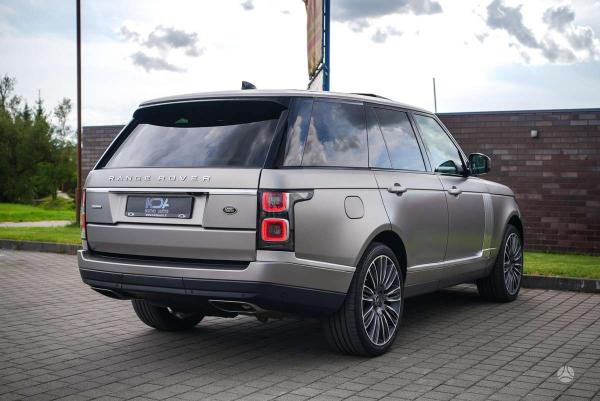 Pelēks Land Rover Range Rover 2018 Marijampole, ar dzinēja tilpumu 4.37 L un nobraukumu 235 tūkst. km par 36950 €, foto 10 vietnē AUTOMOTO.COM.LV