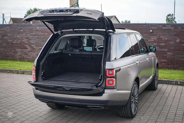 Pelēks Land Rover Range Rover 2018 Marijampole, ar dzinēja tilpumu 4.37 L un nobraukumu 235 tūkst. km par 36950 €, foto 11 vietnē AUTOMOTO.COM.LV
