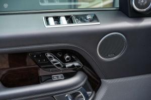Grey Land Rover Range Rover 2019 in Kaunas, with an engine capacity of 4.37 L and mileage of 172 thousand km for 39450 €, photo 33 on AUTOMOTO.COM.LV
