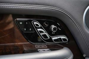 Grey Land Rover Range Rover 2019 in Kaunas, with an engine capacity of 4.37 L and mileage of 172 thousand km for 39450 €, photo 34 on AUTOMOTO.COM.LV
