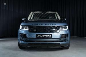 Grey Land Rover Range Rover 2019 in Vilnius, with an engine capacity of 4.37 L and mileage of 161 thousand km for 49999 €, photo 3 on AUTOMOTO.COM.LV