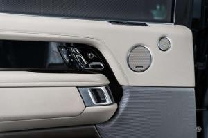 Grey Land Rover Range Rover 2019 in Vilnius, with an engine capacity of 4.37 L and mileage of 161 thousand km for 49999 €, photo 34 on AUTOMOTO.COM.LV