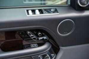 Pelēks Land Rover Range Rover 2019 Kauņa, ar dzinēja tilpumu 4.37 L un nobraukumu 172 tūkst. km par 37950 €, foto 33 vietnē AUTOMOTO.COM.LV