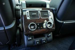 Pelēks Land Rover Range Rover 2019 Kauņa, ar dzinēja tilpumu 4.37 L un nobraukumu 172 tūkst. km par 37950 €, foto 41 vietnē AUTOMOTO.COM.LV