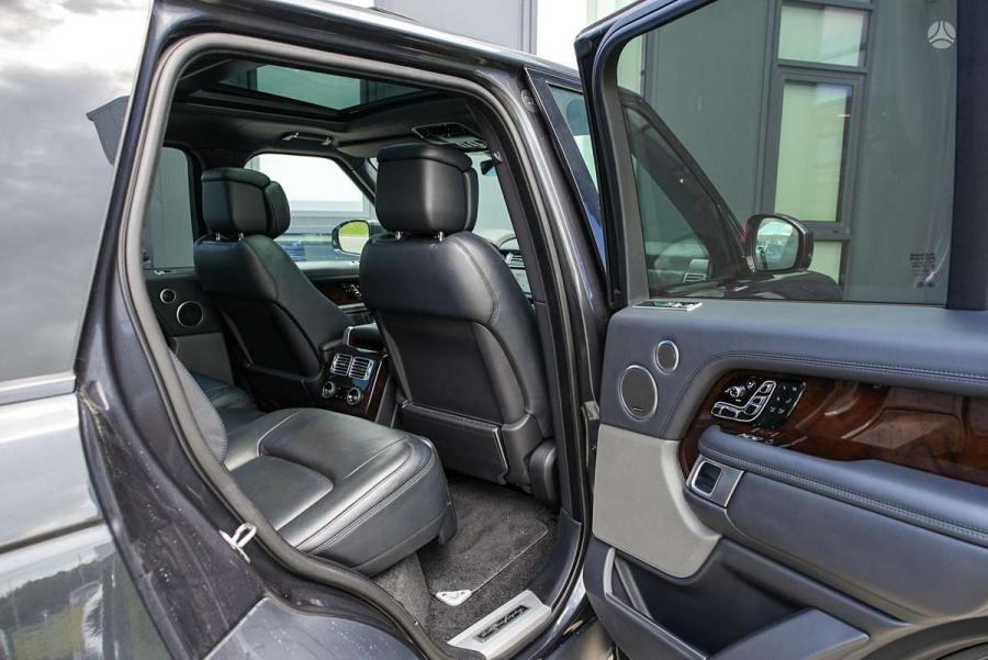 Pelēks Land Rover Range Rover 2019 Kauņa, ar dzinēja tilpumu 4.37 L un nobraukumu 172 tūkst. km par 37950 €, foto 42 vietnē AUTOMOTO.COM.LV