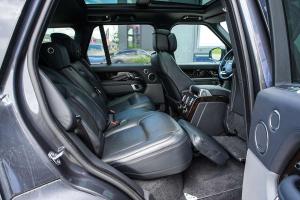 Pelēks Land Rover Range Rover 2019 Kauņa, ar dzinēja tilpumu 4.37 L un nobraukumu 172 tūkst. km par 37950 €, foto 43 vietnē AUTOMOTO.COM.LV