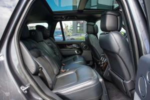 Pelēks Land Rover Range Rover 2019 Kauņa, ar dzinēja tilpumu 4.37 L un nobraukumu 172 tūkst. km par 37950 €, foto 44 vietnē AUTOMOTO.COM.LV