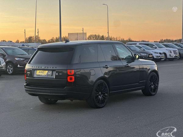 Pelēks Land Rover Range Rover 2020 Viļņa, ar dzinēja tilpumu 4.37 L un nobraukumu 125 tūkst. km par 55900 €, foto 5 vietnē AUTOMOTO.COM.LV