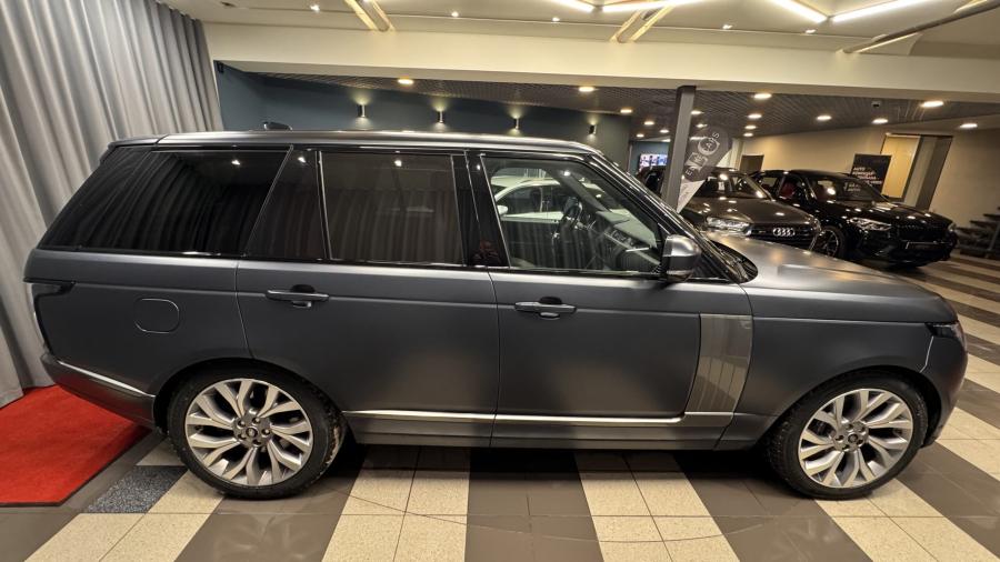 Grey Land Rover Range Rover 2020 in Riga, with an engine capacity of 3.00 L and mileage of 138 thousand km for 44990 €, photo 4 on AUTOMOTO.COM.LV