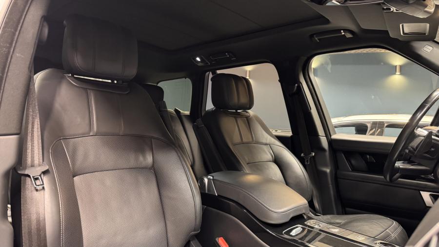 Grey Land Rover Range Rover 2020 in Riga, with an engine capacity of 3.00 L and mileage of 138 thousand km for 44990 €, photo 13 on AUTOMOTO.COM.LV