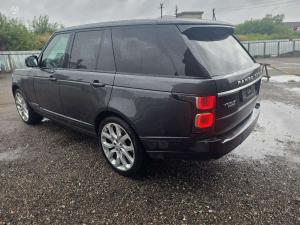 Pelēks Land Rover Range Rover 2020 Kauņa, ar dzinēja tilpumu 4.37 L un nobraukumu 117 tūkst. km par 39999 €, foto 4 vietnē AUTOMOTO.COM.LV