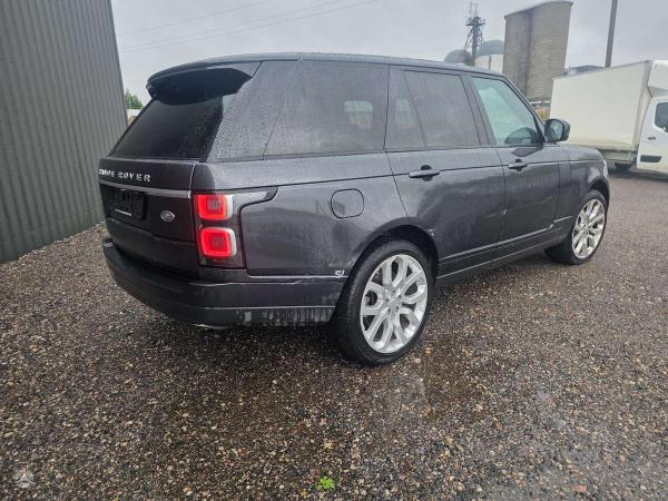 Pelēks Land Rover Range Rover 2020 Kauņa, ar dzinēja tilpumu 4.37 L un nobraukumu 117 tūkst. km par 39999 €, foto 4 vietnē AUTOMOTO.COM.LV