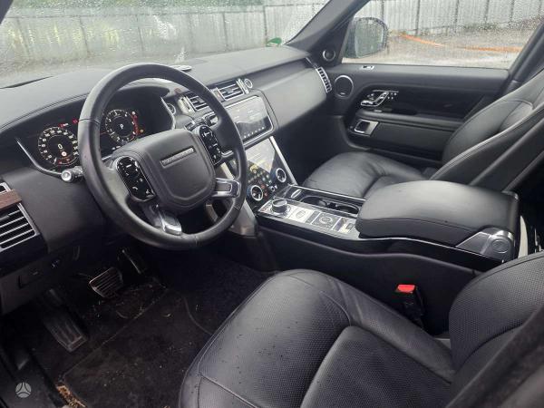 Pelēks Land Rover Range Rover 2020 Kauņa, ar dzinēja tilpumu 4.37 L un nobraukumu 117 tūkst. km par 39999 €, foto 5 vietnē AUTOMOTO.COM.LV