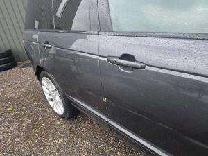 Pelēks Land Rover Range Rover 2020 Kauņa, ar dzinēja tilpumu 4.37 L un nobraukumu 117 tūkst. km par 39999 €, foto 12 vietnē AUTOMOTO.COM.LV