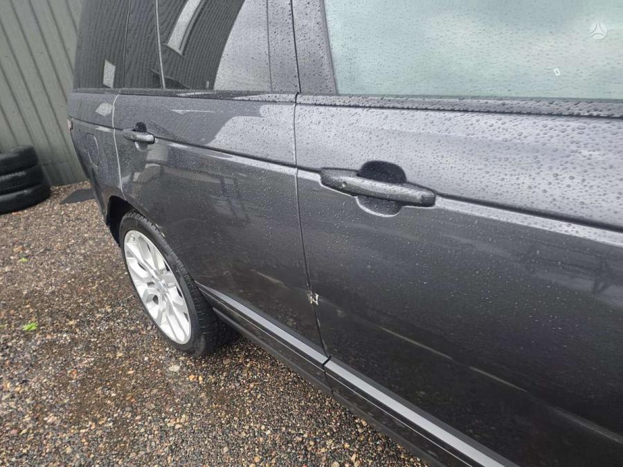 Pelēks Land Rover Range Rover 2020 Kauņa, ar dzinēja tilpumu 4.37 L un nobraukumu 117 tūkst. km par 39999 €, foto 12 vietnē AUTOMOTO.COM.LV