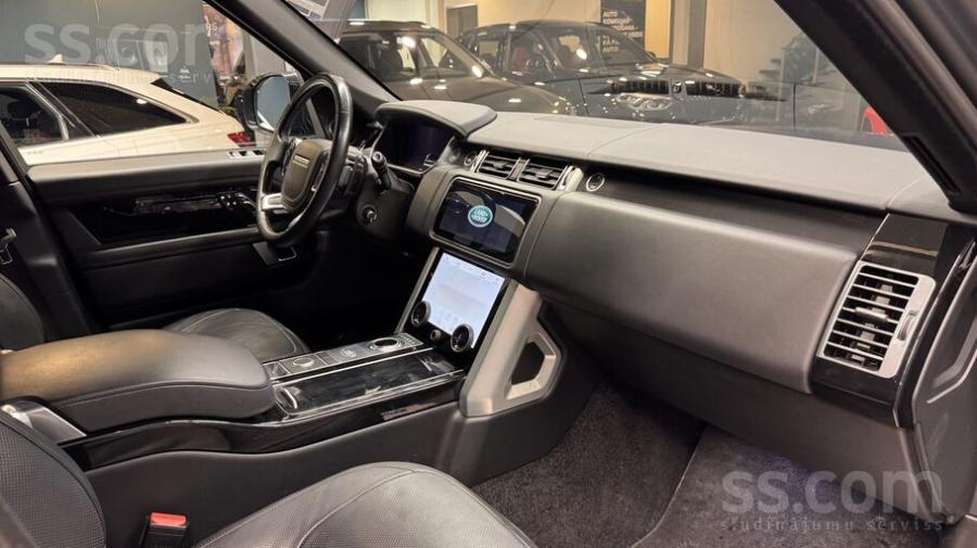 Pelēks Land Rover Range Rover 2020 Rīga, ar dzinēja tilpumu 3.00 L un nobraukumu 138 tūkst. km par 44490 €, foto 13 vietnē AUTOMOTO.COM.LV