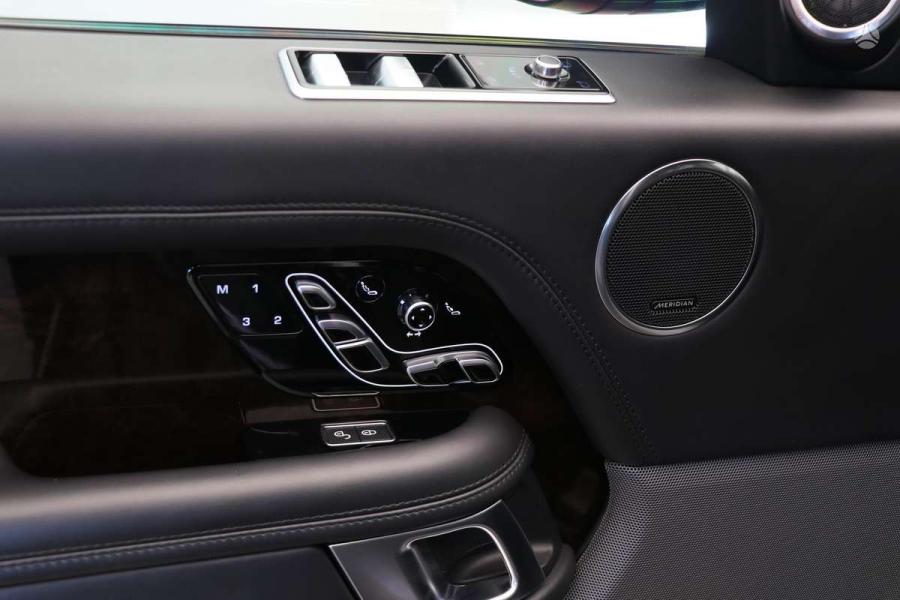 Grey Land Rover Range Rover 2020 in Vilnius, with an engine capacity of 2.00 L and mileage of 45 thousand km for 49990 €, photo 21 on AUTOMOTO.COM.LV