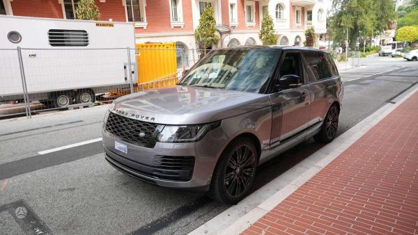 Pelēks Land Rover Range Rover 2021 Panevēža, ar dzinēja tilpumu 4.40 L un nobraukumu 206 tūkst. km par 45900 €, foto 3 vietnē AUTOMOTO.COM.LV