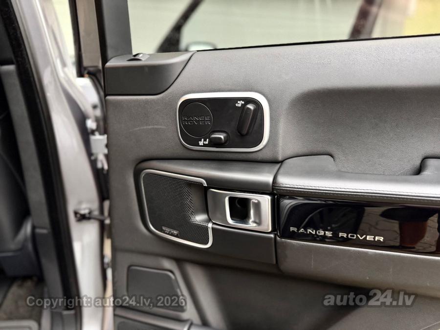 Pelēks Land Rover Range Rover 2011 Tallina, ar dzinēja tilpumu 4.40 L un nobraukumu 208 tūkst. km par 12999 €, foto 14 vietnē AUTOMOTO.COM.LV
