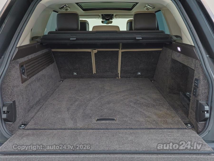 Grey Land Rover Range Rover 2018 in Tallinn, with an engine capacity of 2.99 L and mileage of 160 thousand km for 37900 €, photo 25 on AUTOMOTO.COM.LV