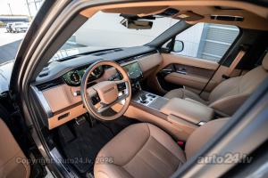 Pelēks Land Rover Range Rover 2023 Tartu, ar dzinēja tilpumu 3.00 L un nobraukumu 76 tūkst. km par 129900 €, foto 5 vietnē AUTOMOTO.COM.LV