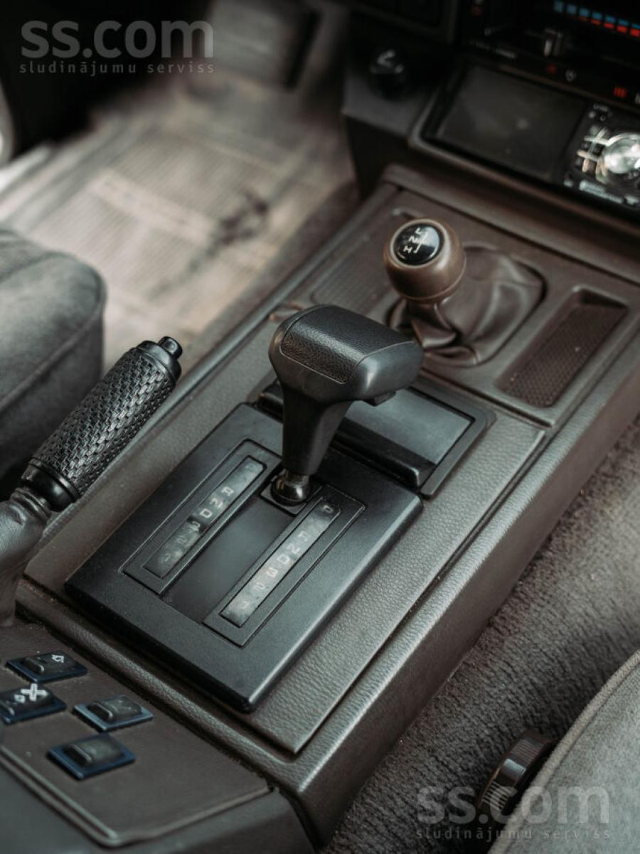Sarkans Land Rover Range Rover 1989 Rīga, ar dzinēja tilpumu 3.90 L un nobraukumu 160 tūkst. km par 10200 €, foto 14 vietnē AUTOMOTO.COM.LV