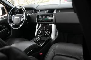 Red Land Rover Range Rover 2018 in Tukums, with an engine capacity of 4.40 L and mileage of 219 thousand km for 39990 €, photo 9 on AUTOMOTO.COM.LV