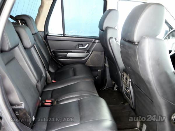 Black Land Rover Range Rover Sport 2005 in Tallinn, with an engine capacity of 2.70 L and mileage of 465 thousand km for 2499 €, photo 7 on AUTOMOTO.COM.LV